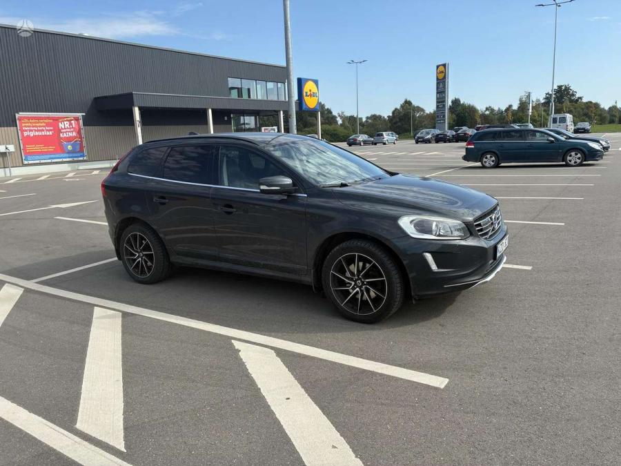 Grey Volvo XC60 2014 in Vilnius, with an engine capacity of 1.97 L and mileage of 323 thousand km for 10500 €, photo 1 on AUTOMOTO.COM.LV