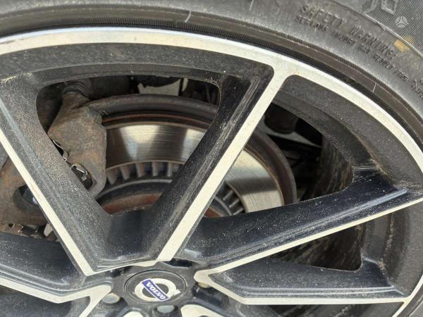 Pelēks Volvo XC60 2014 Viļņa, ar dzinēja tilpumu 1.97 L un nobraukumu 323 tūkst. km par 10500 €, foto 11 vietnē AUTOMOTO.COM.LV