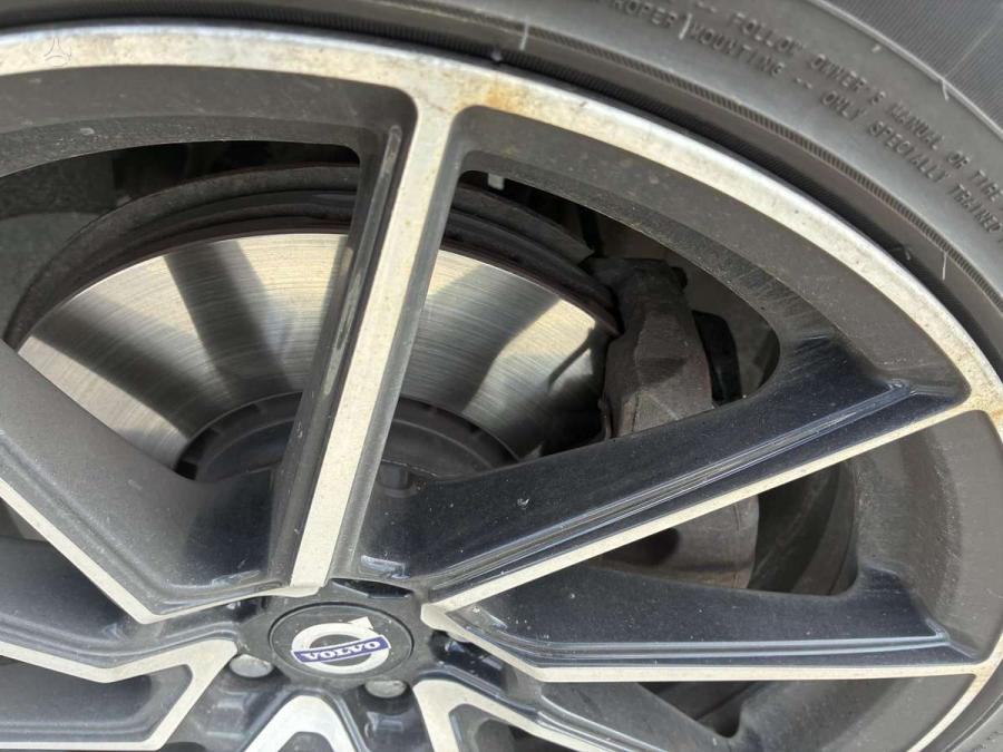 Grey Volvo XC60 2014 in Vilnius, with an engine capacity of 1.97 L and mileage of 323 thousand km for 10500 €, photo 12 on AUTOMOTO.COM.LV