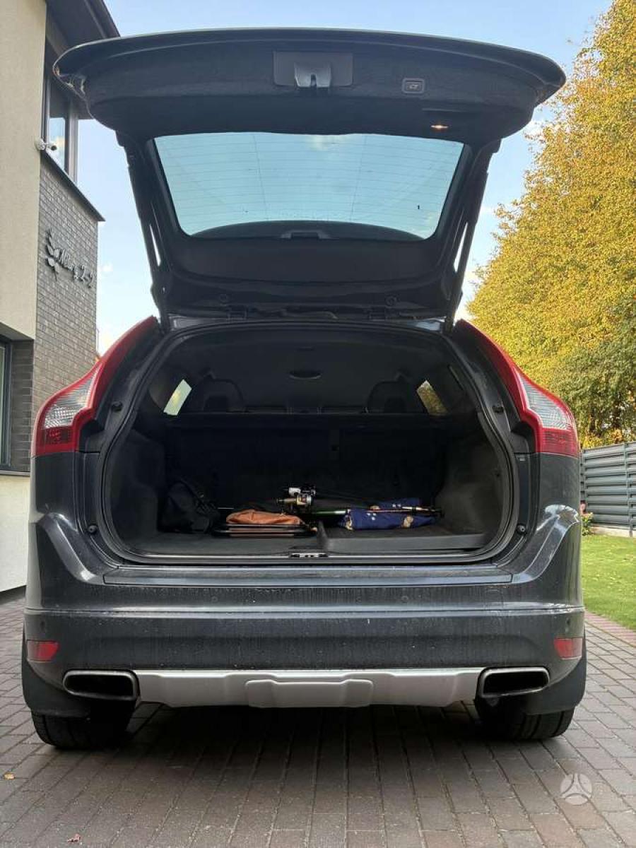 Grey Volvo XC60 2014 in Vilnius, with an engine capacity of 1.97 L and mileage of 323 thousand km for 10500 €, photo 17 on AUTOMOTO.COM.LV
