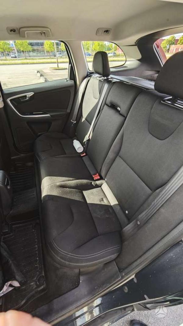 Grey Volvo XC60 2014 in Klaipeda, with an engine capacity of 1.98 L and mileage of 266 thousand km for 8500 €, photo 8 on AUTOMOTO.COM.LV