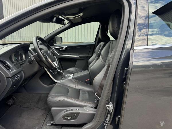 Grey Volvo XC60 2014 in Alytus, with an engine capacity of 2.40 L and mileage of 284 thousand km for 12900 €, photo 7 on AUTOMOTO.COM.LV