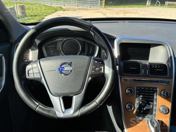 Volvo XC60 2014 Rīga vietnē Pelēks Volvo XC60 2014 Rīga, ar dzinēja tilpumu 2.40 L un nobraukumu 373 tūkst. km par 8950 €, foto 6 vietnē AUTOMOTO.COM.LV