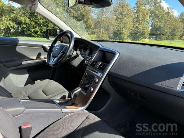 Volvo XC60 2014 Rīga vietnē Pelēks Volvo XC60 2014 Rīga, ar dzinēja tilpumu 2.40 L un nobraukumu 373 tūkst. km par 8950 €, foto 11 vietnē AUTOMOTO.COM.LV