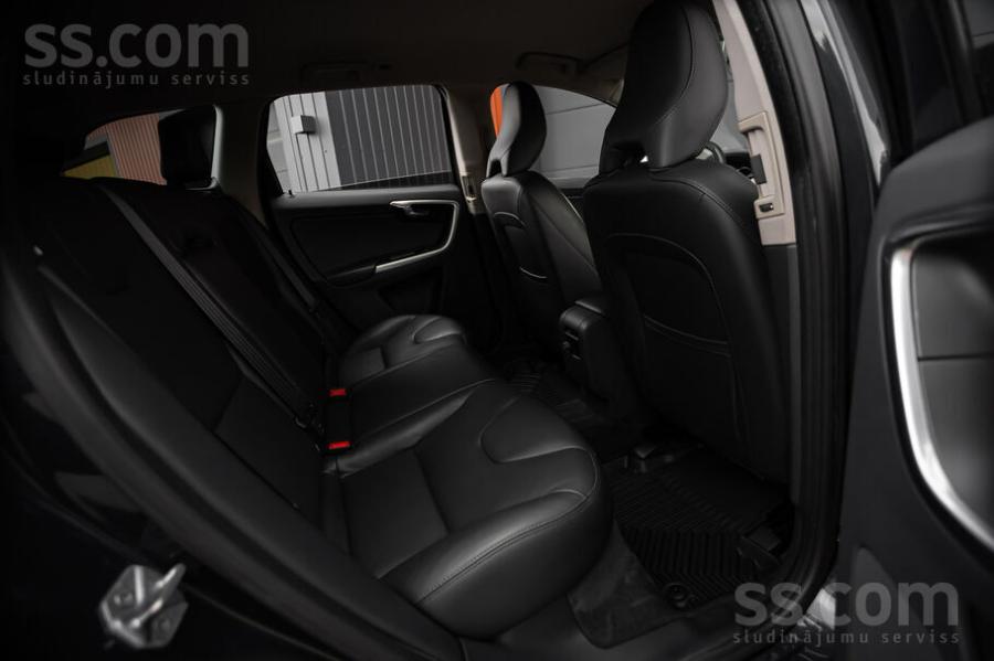 Grey Volvo XC60 2014 in Jelgava, with an engine capacity of 2.00 L and mileage of 0 thousand km for 11700 €, photo 9 on AUTOMOTO.COM.LV