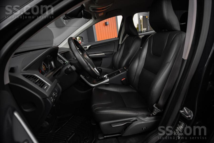 Grey Volvo XC60 2014 in Jelgava, with an engine capacity of 2.00 L and mileage of 0 thousand km for 11700 €, photo 13 on AUTOMOTO.COM.LV