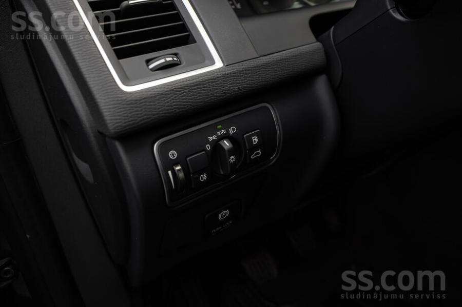 Grey Volvo XC60 2014 in Jelgava, with an engine capacity of 2.00 L and mileage of 0 thousand km for 11700 €, photo 15 on AUTOMOTO.COM.LV