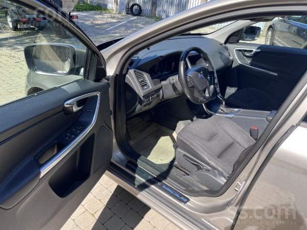 Pelēks Volvo XC60 2015 Rīga, ar dzinēja tilpumu 2.40 L un nobraukumu 288 tūkst. km par 7500 €, foto 5 vietnē AUTOMOTO.COM.LV