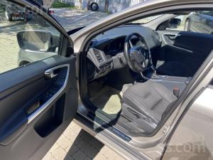 Pelēks Volvo XC60 2015 Rīga, ar dzinēja tilpumu 2.40 L un nobraukumu 288 tūkst. km par 7500 €, foto 5 vietnē AUTOMOTO.COM.LV