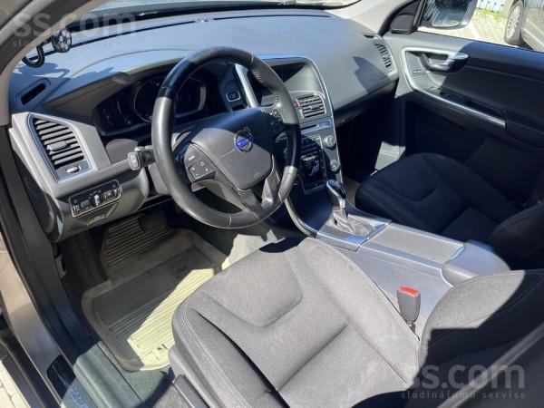 Pelēks Volvo XC60 2015 Rīga, ar dzinēja tilpumu 2.40 L un nobraukumu 288 tūkst. km par 7500 €, foto 6 vietnē AUTOMOTO.COM.LV