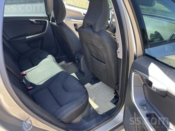 Pelēks Volvo XC60 2015 Rīga, ar dzinēja tilpumu 2.40 L un nobraukumu 288 tūkst. km par 7500 €, foto 8 vietnē AUTOMOTO.COM.LV