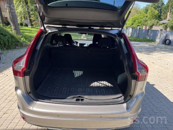 Pelēks Volvo XC60 2015 Rīga, ar dzinēja tilpumu 2.40 L un nobraukumu 288 tūkst. km par 7500 €, foto 9 vietnē AUTOMOTO.COM.LV