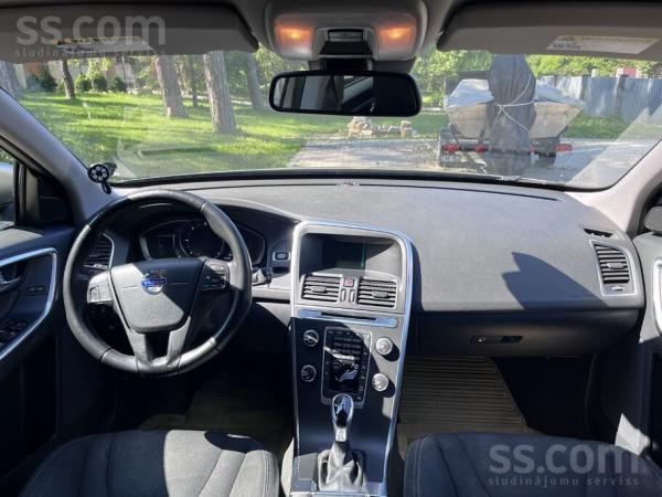 Pelēks Volvo XC60 2015 Rīga, ar dzinēja tilpumu 2.40 L un nobraukumu 288 tūkst. km par 7500 €, foto 10 vietnē AUTOMOTO.COM.LV