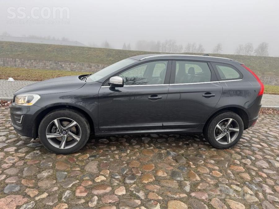 Grey Volvo XC60 2015 in Daugavpils, with an engine capacity of 2.40 L and mileage of 226 thousand km for 14200 €, photo 4 on AUTOMOTO.COM.LV
