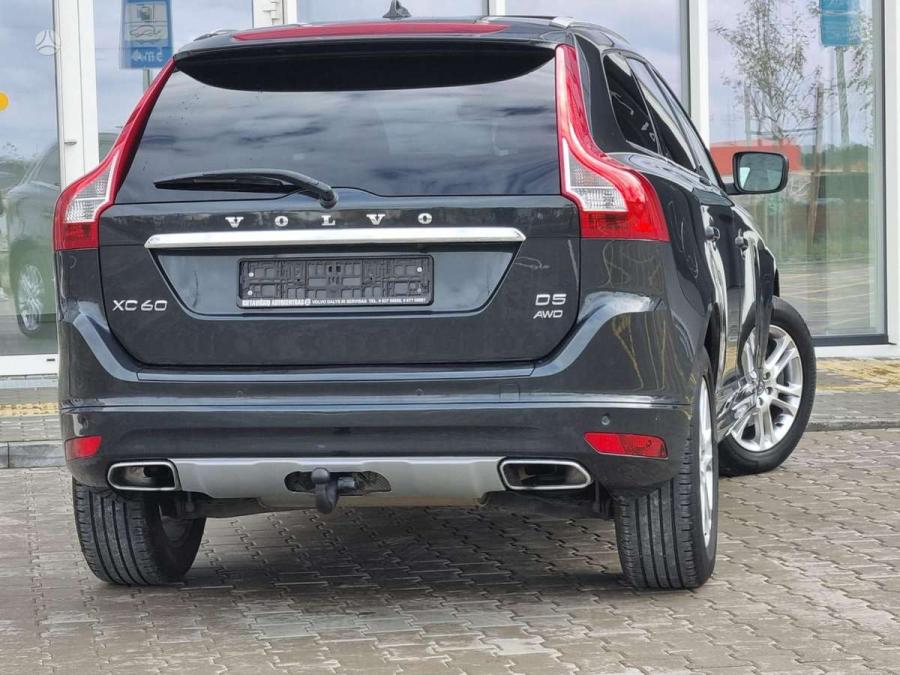 Grey Volvo XC60 2015 in Vilnius, with an engine capacity of 2.40 L and mileage of 235 thousand km for 16800 €, photo 7 on AUTOMOTO.COM.LV