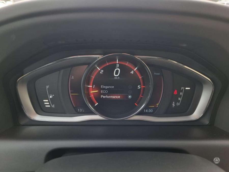 Grey Volvo XC60 2015 in Vilnius, with an engine capacity of 2.40 L and mileage of 235 thousand km for 16800 €, photo 10 on AUTOMOTO.COM.LV