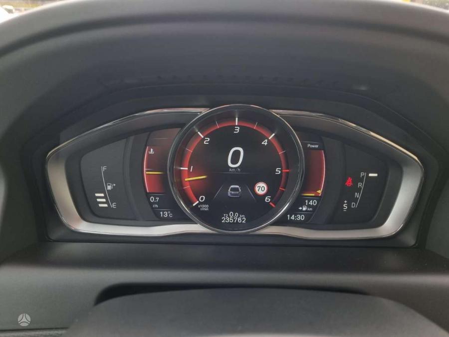 Grey Volvo XC60 2015 in Vilnius, with an engine capacity of 2.40 L and mileage of 235 thousand km for 16800 €, photo 11 on AUTOMOTO.COM.LV