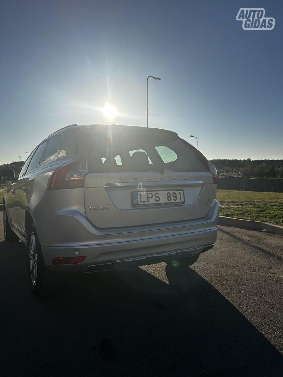 Grey Volvo XC60 2015 in Vilnius, with an engine capacity of 2.40 L and mileage of 255 thousand km for 11400 €, photo 5 on AUTOMOTO.COM.LV