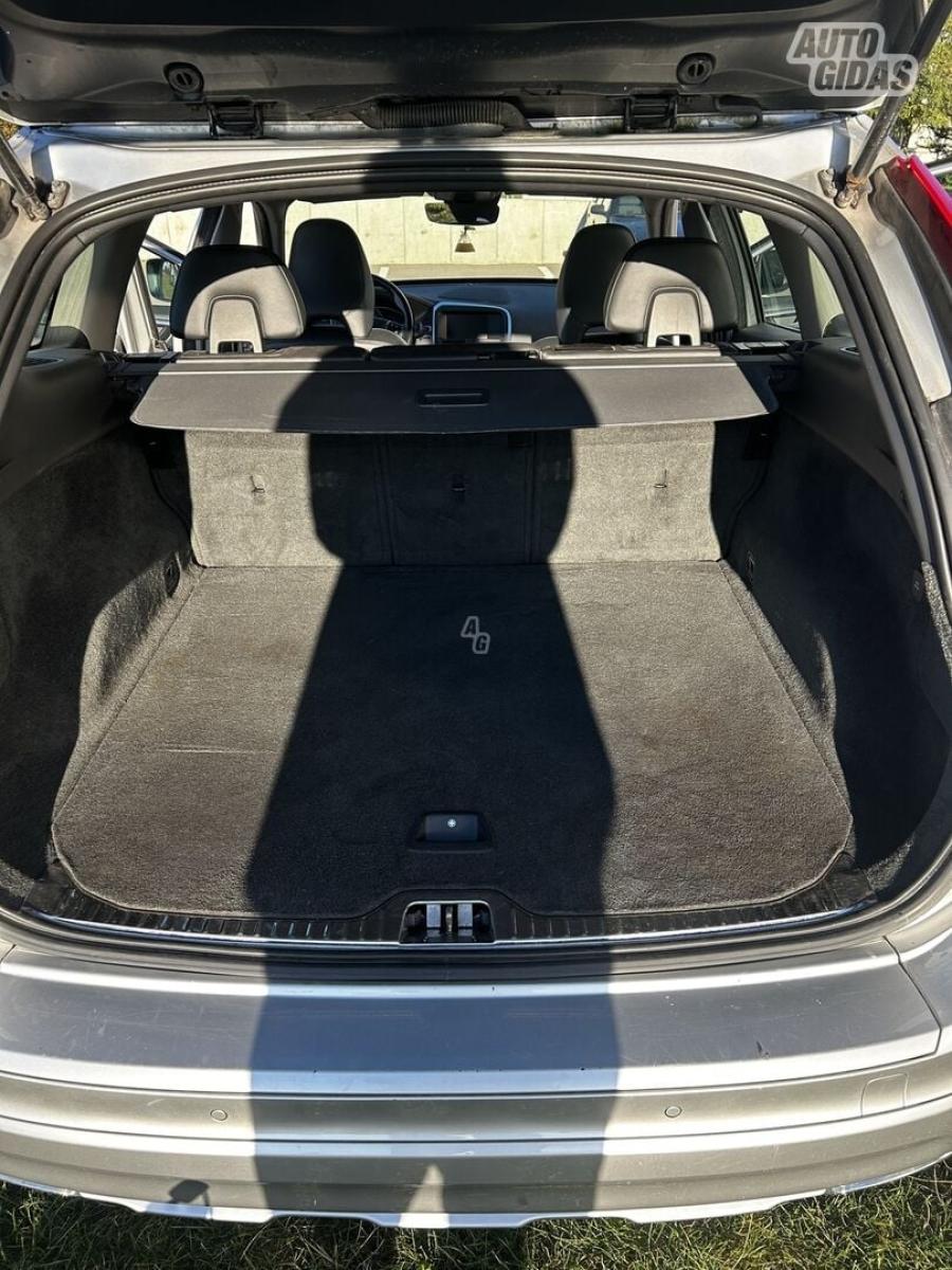 Grey Volvo XC60 2015 in Vilnius, with an engine capacity of 2.40 L and mileage of 255 thousand km for 11400 €, photo 7 on AUTOMOTO.COM.LV
