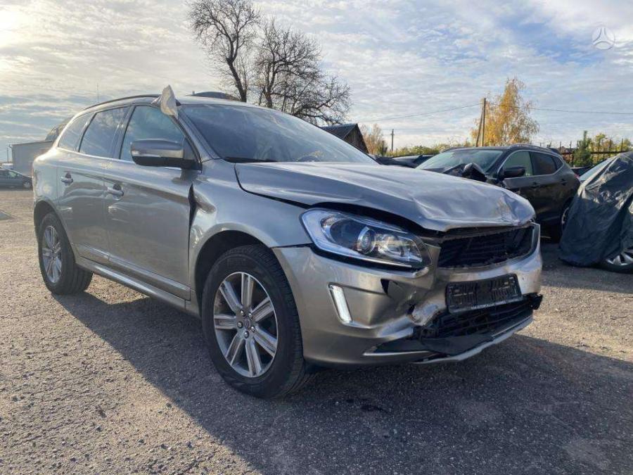 Grey Volvo XC60 2015 in Radviliskis, with an engine capacity of 2.40 L and mileage of 165 thousand km for 9150 €, photo 2 on AUTOMOTO.COM.LV