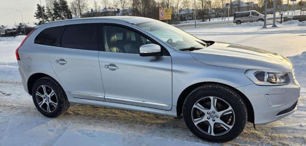 Grey Volvo XC60 2015 in Siauliai, with an engine capacity of 2.95 L and mileage of 156 thousand km for 11700 €, photo 5 on AUTOMOTO.COM.LV