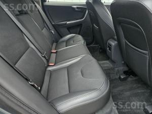 Pelēks Volvo XC60 2015 Rīga, ar dzinēja tilpumu 2.40 L un nobraukumu 196 tūkst. km par 11990 €, foto 23 vietnē AUTOMOTO.COM.LV