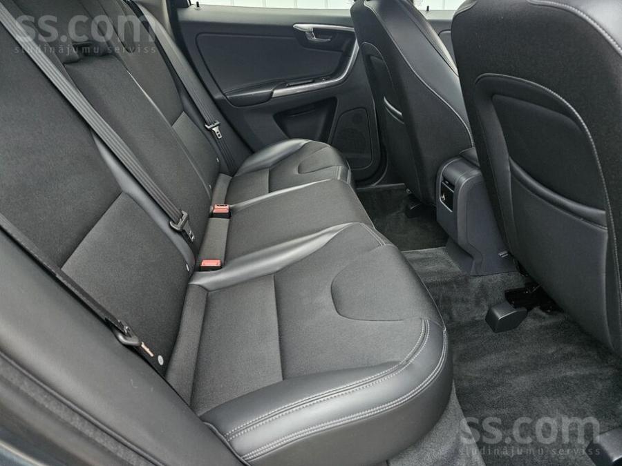 Pelēks Volvo XC60 2015 Rīga, ar dzinēja tilpumu 2.40 L un nobraukumu 196 tūkst. km par 11990 €, foto 23 vietnē AUTOMOTO.COM.LV