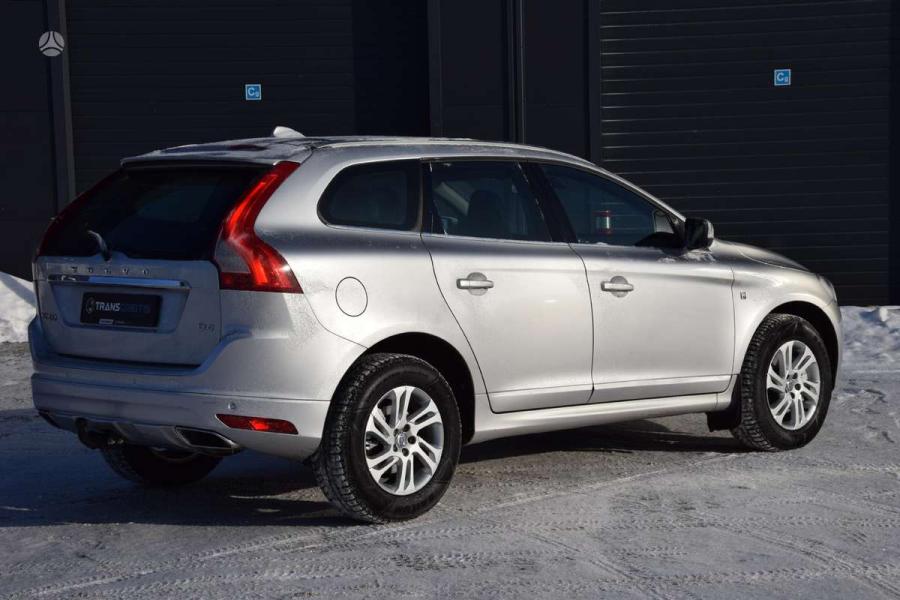Grey Volvo XC60 2015 in Vilnius, with an engine capacity of 1.97 L and mileage of 240 thousand km for 9999 €, photo 12 on AUTOMOTO.COM.LV