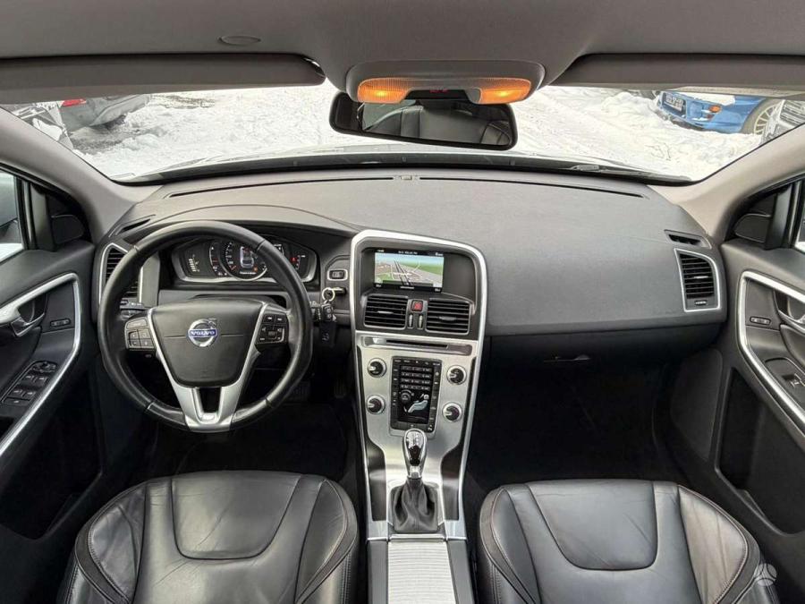 Grey Volvo XC60 2015 in Vilnius, with an engine capacity of 1.97 L and mileage of 240 thousand km for 9999 €, photo 17 on AUTOMOTO.COM.LV