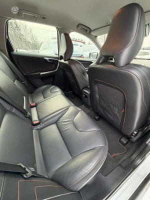 Grey Volvo XC60 2015 in Vilnius, with an engine capacity of 1.97 L and mileage of 240 thousand km for 9999 €, photo 19 on AUTOMOTO.COM.LV