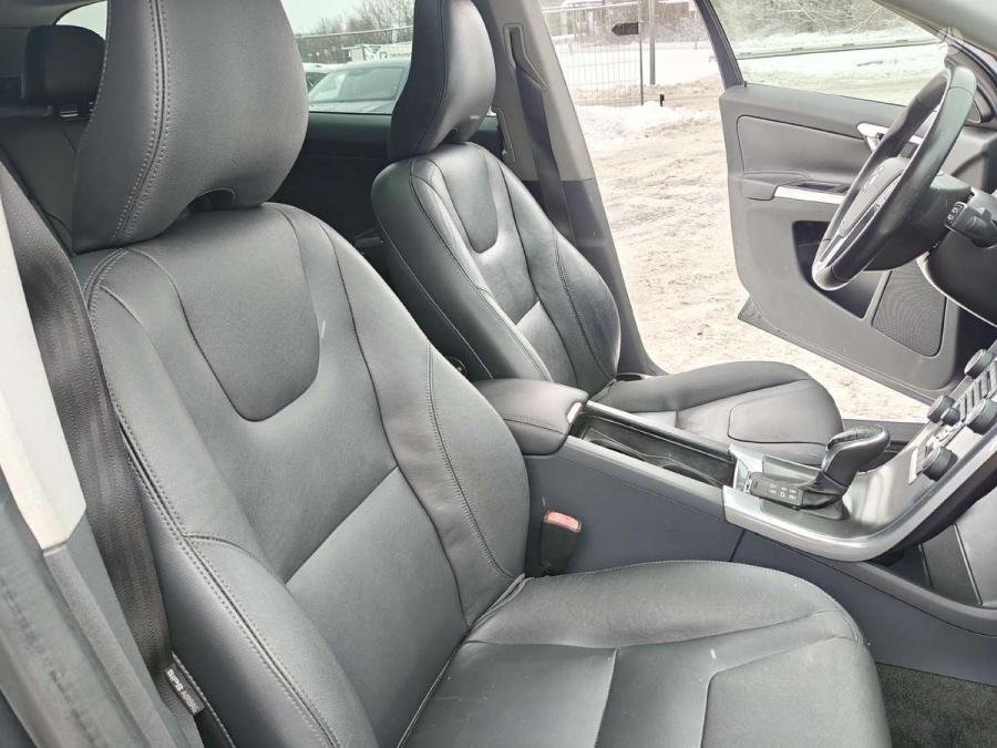 Grey Volvo XC60 2015 in Kaunas, with an engine capacity of 1.97 L and mileage of 155 thousand km for 12900 €, photo 14 on AUTOMOTO.COM.LV