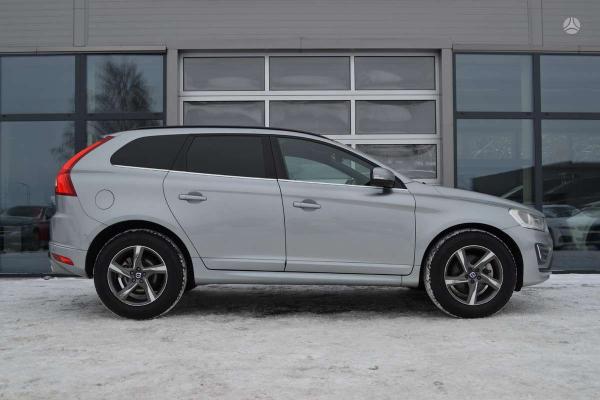 Grey Volvo XC60 2015 in Vilnius, with an engine capacity of 2.40 L and mileage of 278 thousand km for 13500 €, photo 5 on AUTOMOTO.COM.LV