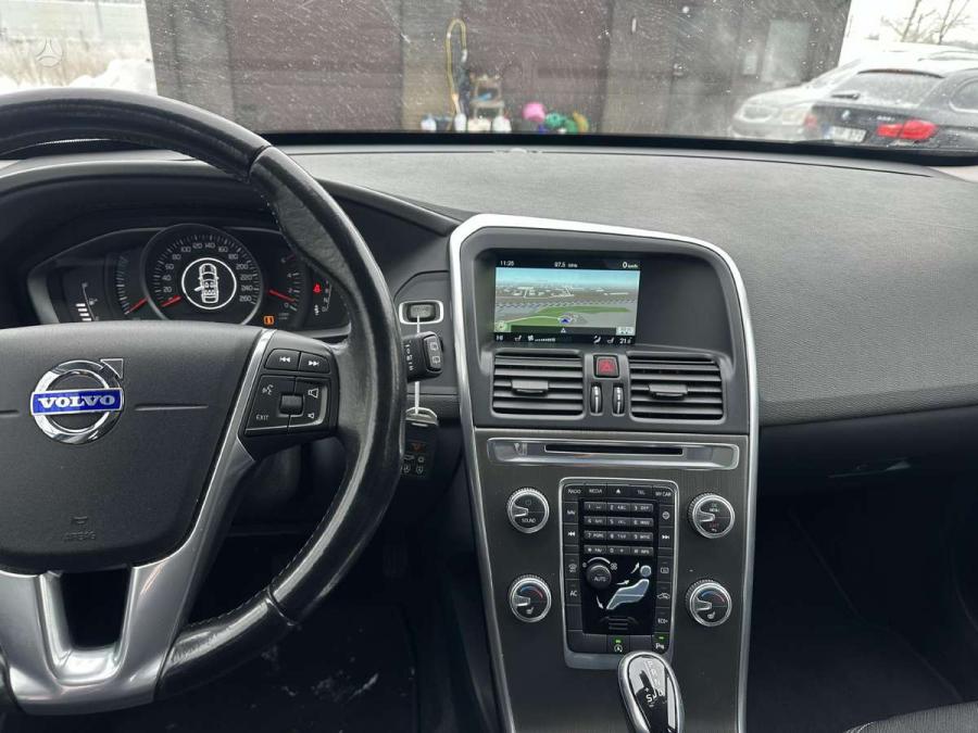 Grey Volvo XC60 2015 in Kaunas, with an engine capacity of 1.97 L and mileage of 180 thousand km for 12660 €, photo 15 on AUTOMOTO.COM.LV