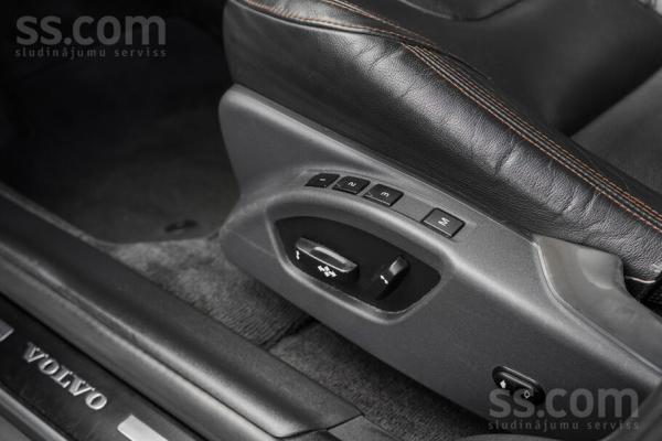 Pelēks Volvo XC60 2015 Ogre, ar dzinēja tilpumu 2.40 L un nobraukumu 0 tūkst. km par 14900 €, foto 9 vietnē AUTOMOTO.COM.LV
