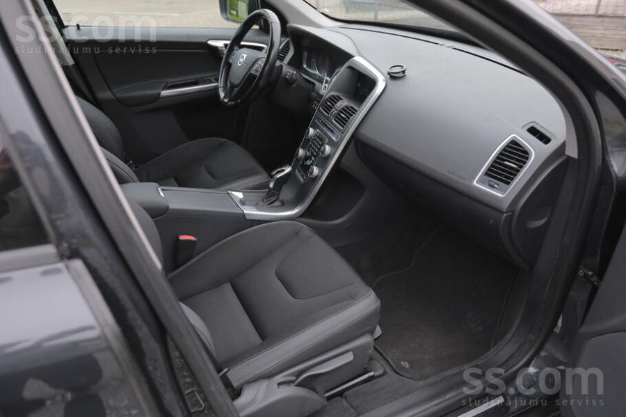 Pelēks Volvo XC60 2015 Rīga, ar dzinēja tilpumu 2.00 L un nobraukumu 270 tūkst. km par 11990 €, foto 9 vietnē AUTOMOTO.COM.LV