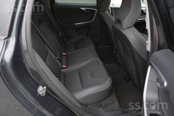 Grey Volvo XC60 2015 in Riga, with an engine capacity of 2.00 L and mileage of 270 thousand km for 11990 €, photo 10 on AUTOMOTO.COM.LV