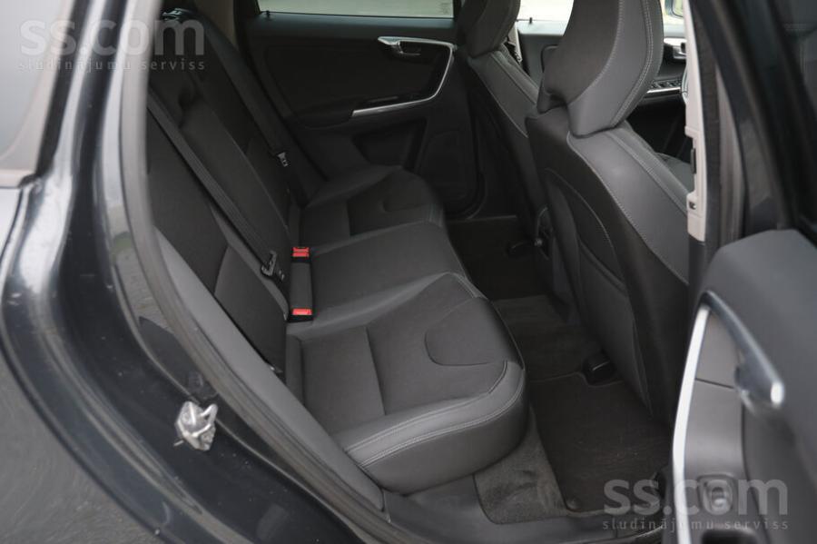 Pelēks Volvo XC60 2015 Rīga, ar dzinēja tilpumu 2.00 L un nobraukumu 270 tūkst. km par 11990 €, foto 11 vietnē AUTOMOTO.COM.LV