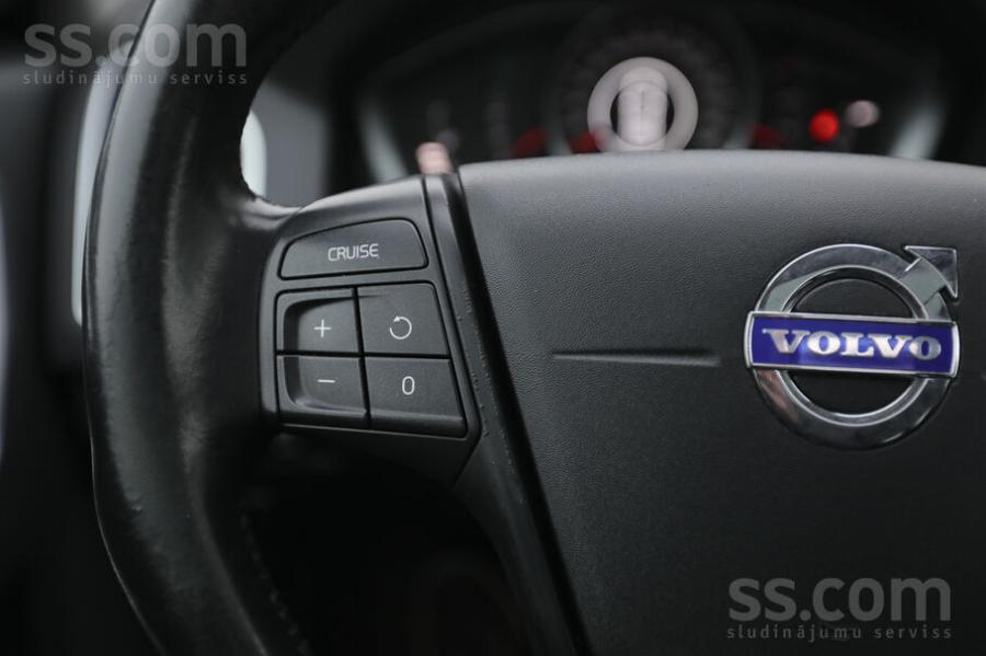 Pelēks Volvo XC60 2015 Rīga, ar dzinēja tilpumu 2.00 L un nobraukumu 270 tūkst. km par 11990 €, foto 13 vietnē AUTOMOTO.COM.LV