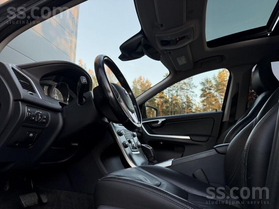 Pelēks Volvo XC60 2015 Rīga, ar dzinēja tilpumu 2.00 L un nobraukumu 274 tūkst. km par 11300 €, foto 10 vietnē AUTOMOTO.COM.LV
