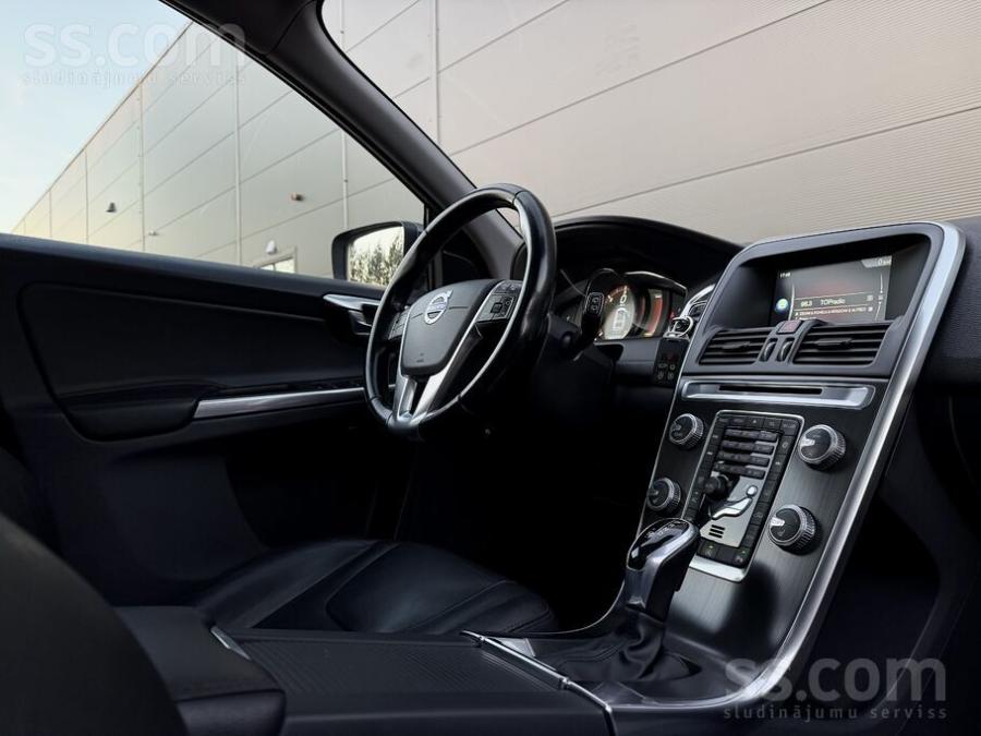 Pelēks Volvo XC60 2015 Rīga, ar dzinēja tilpumu 2.00 L un nobraukumu 274 tūkst. km par 11300 €, foto 13 vietnē AUTOMOTO.COM.LV