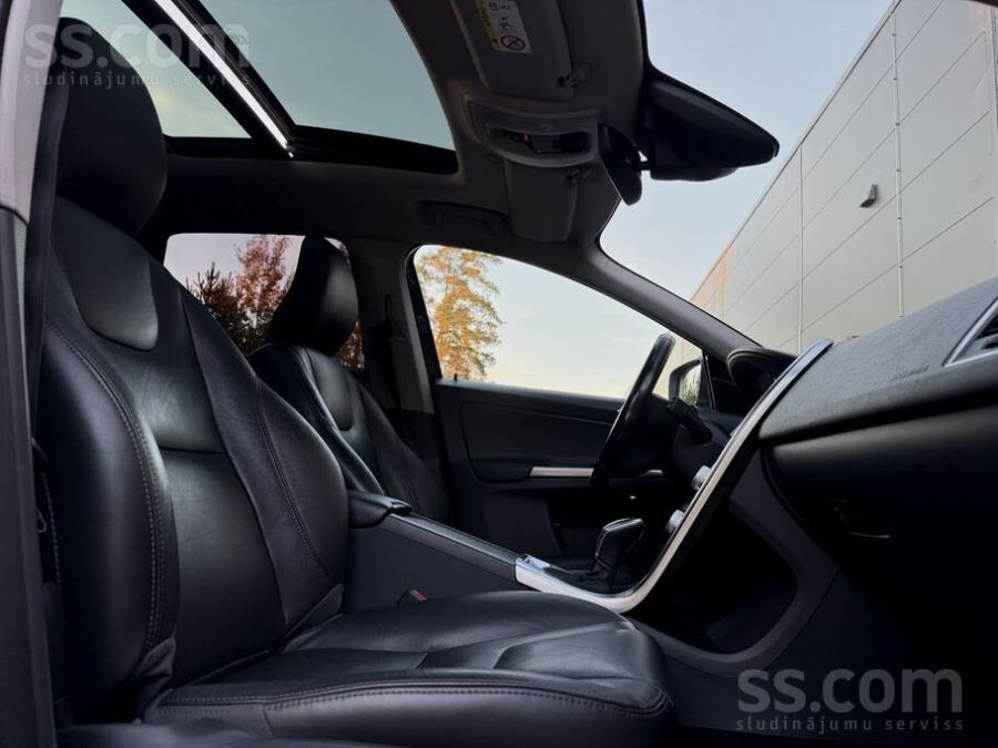 Pelēks Volvo XC60 2015 Rīga, ar dzinēja tilpumu 2.00 L un nobraukumu 274 tūkst. km par 11300 €, foto 14 vietnē AUTOMOTO.COM.LV