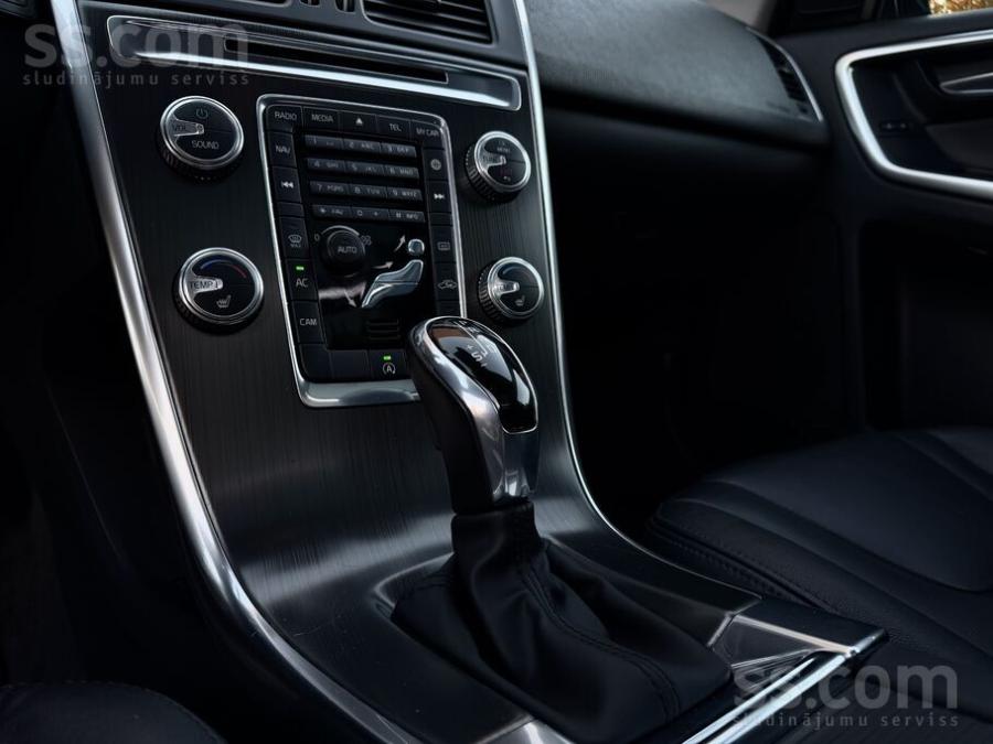 Pelēks Volvo XC60 2015 Rīga, ar dzinēja tilpumu 2.00 L un nobraukumu 274 tūkst. km par 11300 €, foto 16 vietnē AUTOMOTO.COM.LV