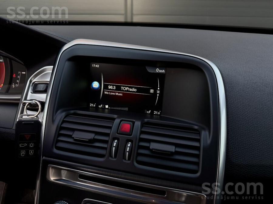 Pelēks Volvo XC60 2015 Rīga, ar dzinēja tilpumu 2.00 L un nobraukumu 274 tūkst. km par 11300 €, foto 17 vietnē AUTOMOTO.COM.LV