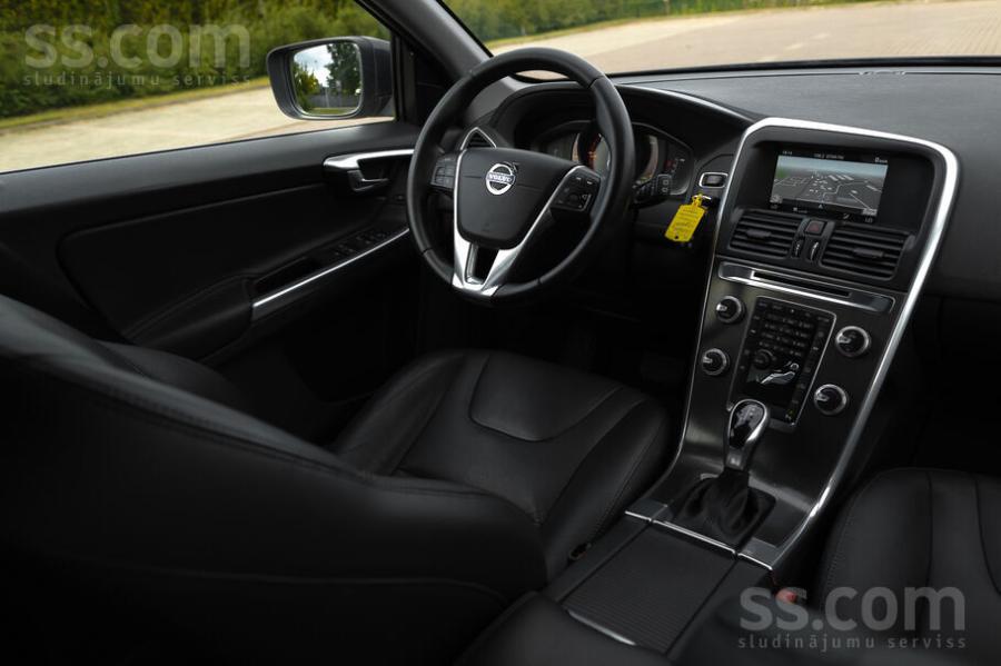 Grey Volvo XC60 2015 in Jelgava, with an engine capacity of 2.00 L and mileage of 235 thousand km for 11990 €, photo 8 on AUTOMOTO.COM.LV