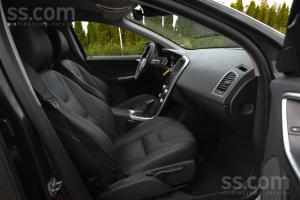 Grey Volvo XC60 2015 in Jelgava, with an engine capacity of 2.00 L and mileage of 235 thousand km for 11990 €, photo 11 on AUTOMOTO.COM.LV