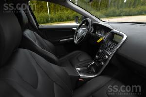 Grey Volvo XC60 2015 in Jelgava, with an engine capacity of 2.00 L and mileage of 235 thousand km for 11990 €, photo 12 on AUTOMOTO.COM.LV