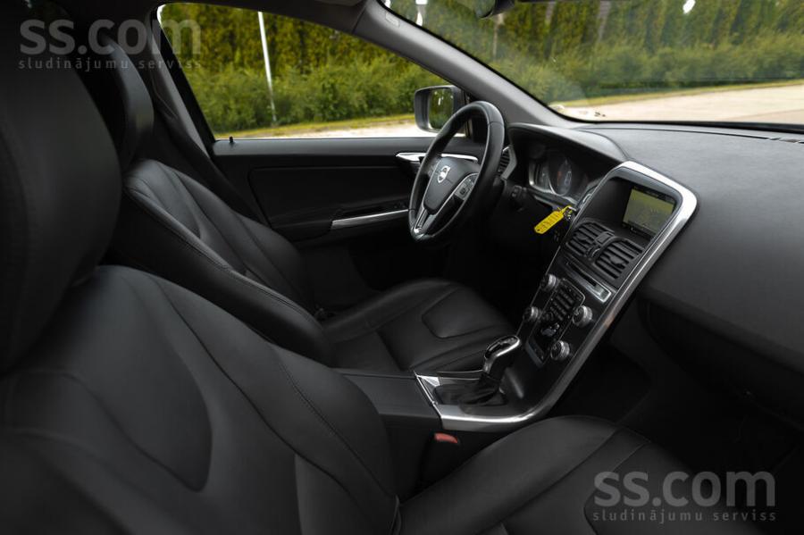 Grey Volvo XC60 2015 in Jelgava, with an engine capacity of 2.00 L and mileage of 235 thousand km for 11990 €, photo 12 on AUTOMOTO.COM.LV