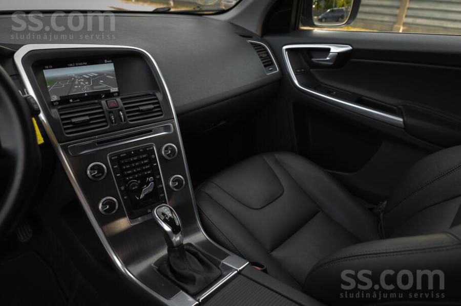 Grey Volvo XC60 2015 in Jelgava, with an engine capacity of 2.00 L and mileage of 235 thousand km for 11990 €, photo 15 on AUTOMOTO.COM.LV
