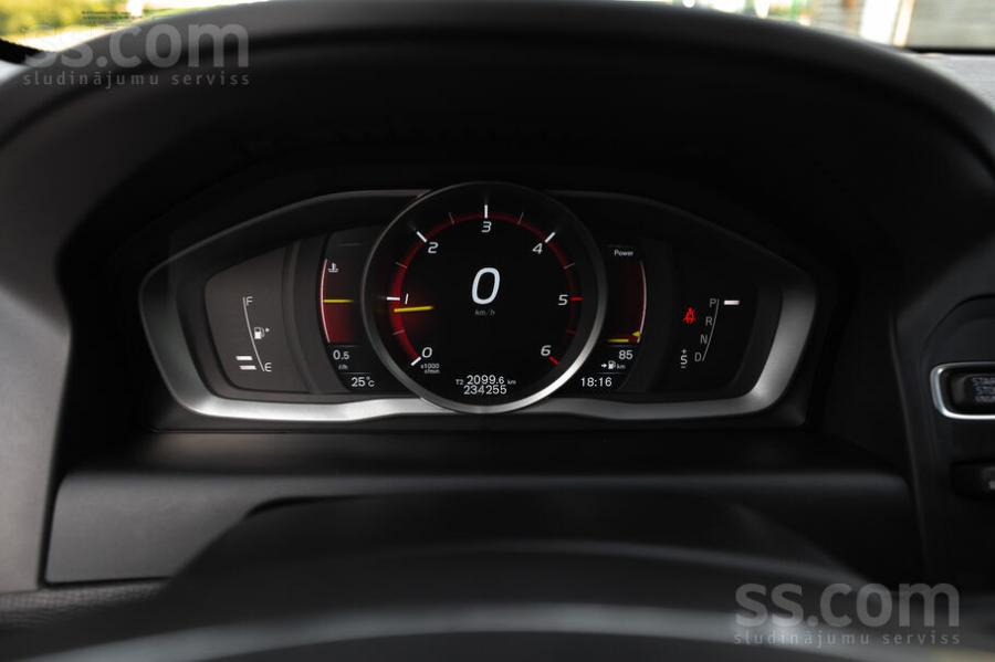 Grey Volvo XC60 2015 in Jelgava, with an engine capacity of 2.00 L and mileage of 235 thousand km for 11990 €, photo 16 on AUTOMOTO.COM.LV