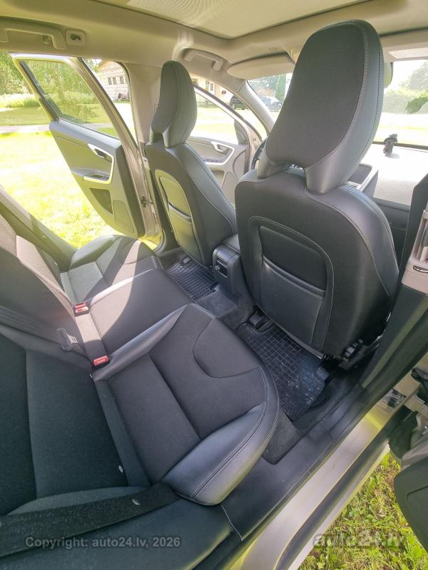 Pelēks Volvo XC60 2015 Tartu, ar dzinēja tilpumu 2.40 L un nobraukumu 260 tūkst. km par 13000 €, foto 4 vietnē AUTOMOTO.COM.LV